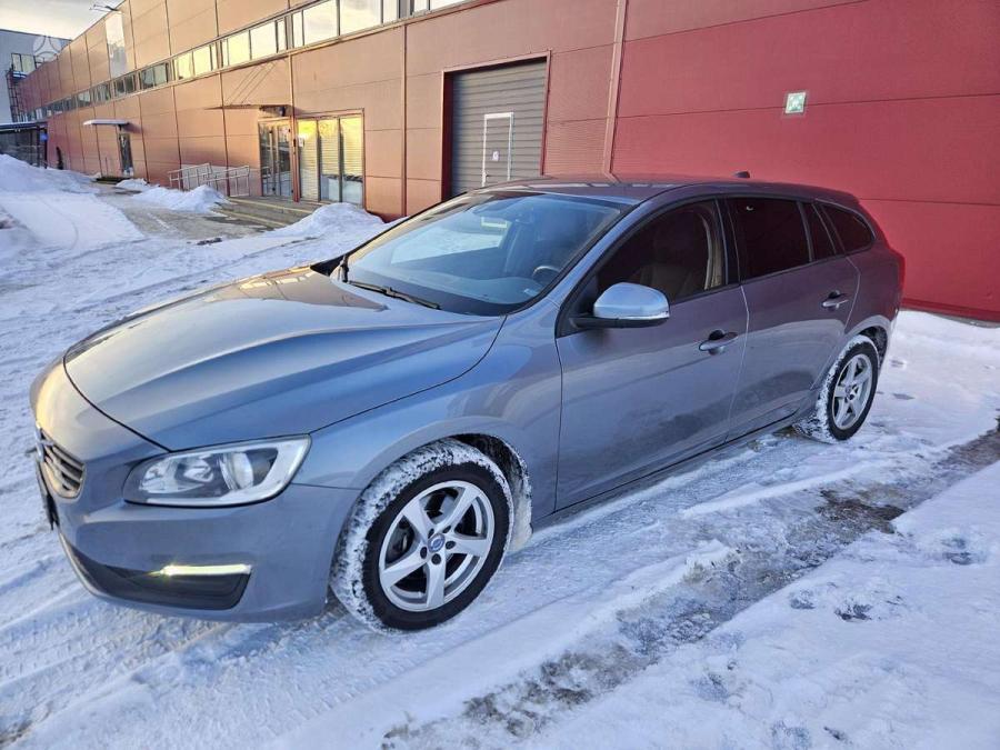 Pelēks Volvo V60 2017 Kauņa, ar dzinēja tilpumu 1.98 L un nobraukumu 198 tūkst. km par 6450 €, foto 11 vietnē AUTOMOTO.COM.LV