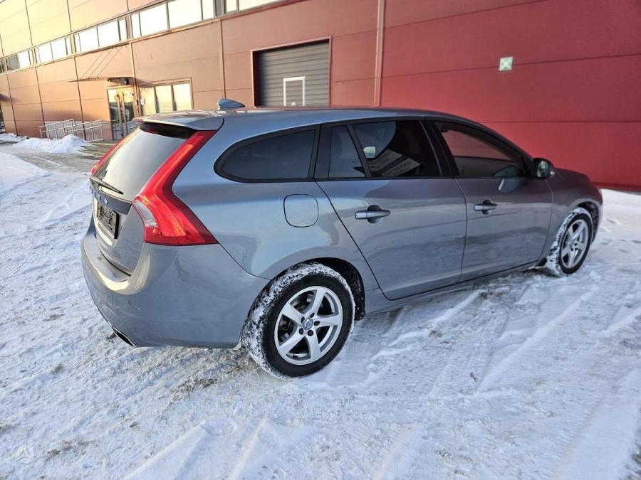 Pelēks Volvo V60 2017 Kauņa, ar dzinēja tilpumu 1.98 L un nobraukumu 198 tūkst. km par 6450 €, foto 15 vietnē AUTOMOTO.COM.LV