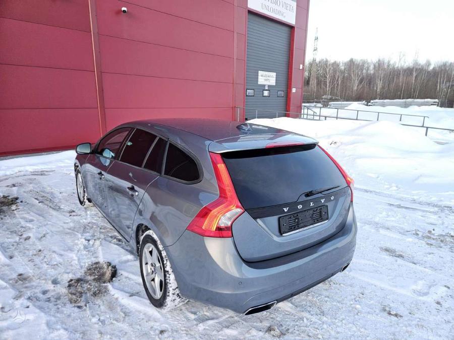 Pelēks Volvo V60 2017 Kauņa, ar dzinēja tilpumu 1.98 L un nobraukumu 198 tūkst. km par 6450 €, foto 19 vietnē AUTOMOTO.COM.LV