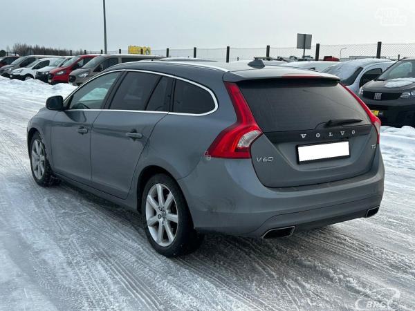 Pelēks Volvo V60 2017 Avižieniai, ar dzinēja tilpumu 2.00 L un nobraukumu 109 tūkst. km par 9900 €, foto 4 vietnē AUTOMOTO.COM.LV