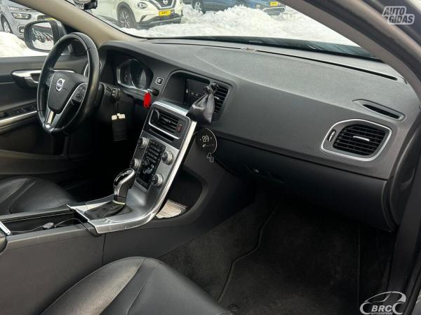 Pelēks Volvo V60 2017 Avižieniai, ar dzinēja tilpumu 2.00 L un nobraukumu 109 tūkst. km par 9900 €, foto 7 vietnē AUTOMOTO.COM.LV
