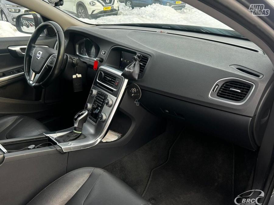 Pelēks Volvo V60 2017 Avižieniai, ar dzinēja tilpumu 2.00 L un nobraukumu 109 tūkst. km par 9900 €, foto 7 vietnē AUTOMOTO.COM.LV