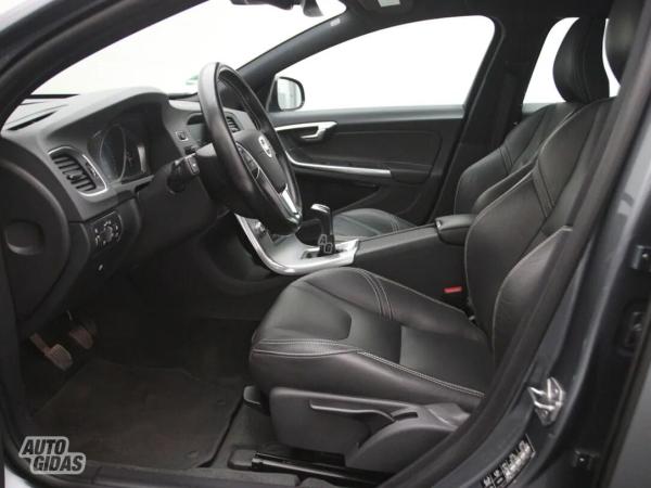 Grey Volvo V60 2017 in Vilnius, with an engine capacity of 2.00 L and mileage of 159 thousand km for 11499 €, photo 4 on AUTOMOTO.COM.LV