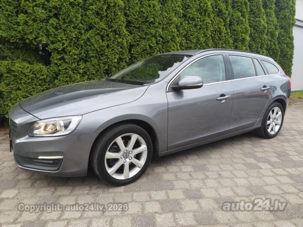 Grey Volvo V60 2017 in Paide, with an engine capacity of 2.00 L and mileage of 204 thousand km for 9990 €, photo 1 on AUTOMOTO.COM.LV
