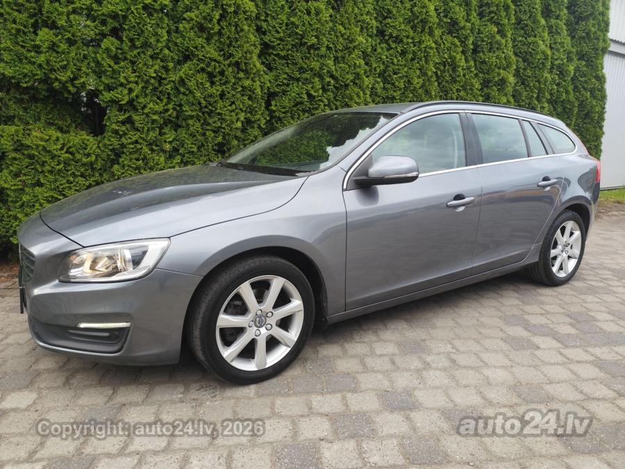 Grey Volvo V60 2017 in Paide, with an engine capacity of 2.00 L and mileage of 204 thousand km for 9990 €, photo 1 on AUTOMOTO.COM.LV