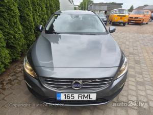 Grey Volvo V60 2017 in Paide, with an engine capacity of 2.00 L and mileage of 204 thousand km for 9990 €, photo 3 on AUTOMOTO.COM.LV