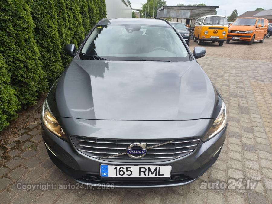 Grey Volvo V60 2017 in Paide, with an engine capacity of 2.00 L and mileage of 204 thousand km for 9990 €, photo 3 on AUTOMOTO.COM.LV