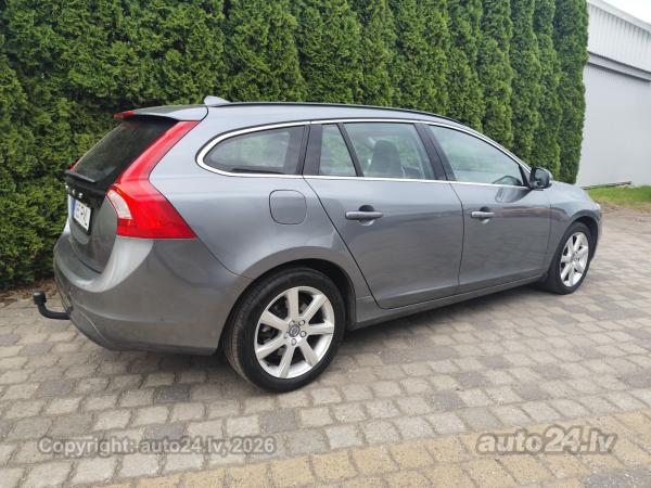 Grey Volvo V60 2017 in Paide, with an engine capacity of 2.00 L and mileage of 204 thousand km for 9990 €, photo 6 on AUTOMOTO.COM.LV