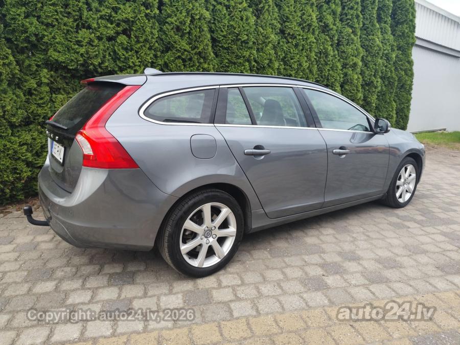 Grey Volvo V60 2017 in Paide, with an engine capacity of 2.00 L and mileage of 204 thousand km for 9990 €, photo 7 on AUTOMOTO.COM.LV