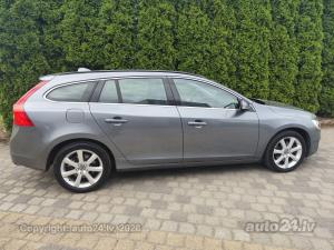 Grey Volvo V60 2017 in Paide, with an engine capacity of 2.00 L and mileage of 204 thousand km for 9990 €, photo 8 on AUTOMOTO.COM.LV