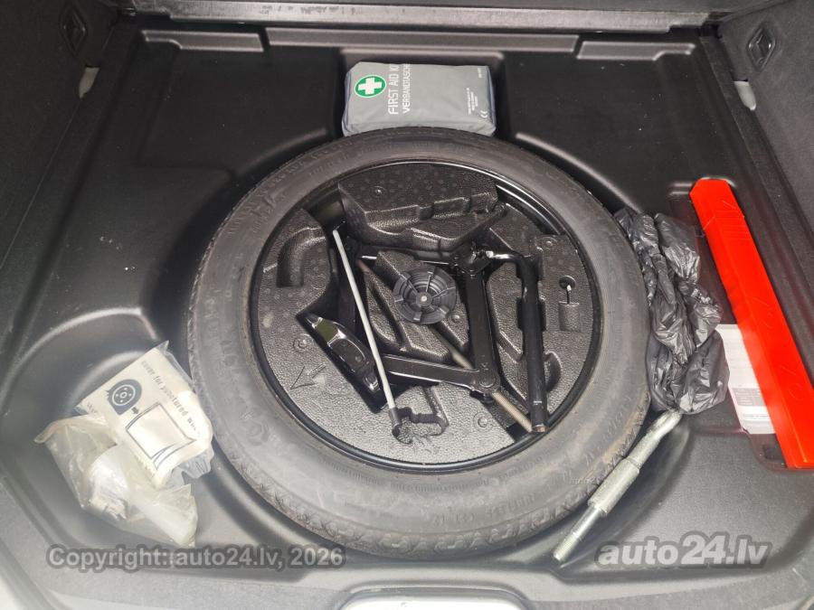 Grey Volvo V60 2017 in Paide, with an engine capacity of 2.00 L and mileage of 204 thousand km for 9990 €, photo 12 on AUTOMOTO.COM.LV