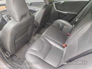 Grey Volvo V60 2017 in Paide, with an engine capacity of 2.00 L and mileage of 204 thousand km for 9990 €, photo 13 on AUTOMOTO.COM.LV