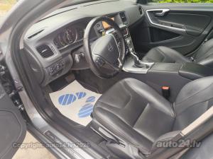 Grey Volvo V60 2017 in Paide, with an engine capacity of 2.00 L and mileage of 204 thousand km for 9990 €, photo 15 on AUTOMOTO.COM.LV