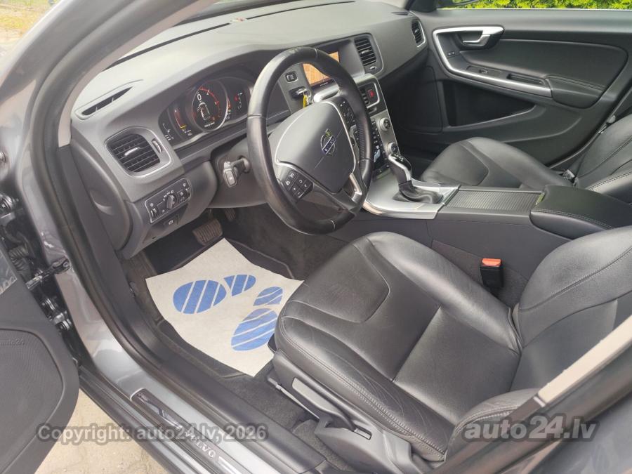 Grey Volvo V60 2017 in Paide, with an engine capacity of 2.00 L and mileage of 204 thousand km for 9990 €, photo 15 on AUTOMOTO.COM.LV