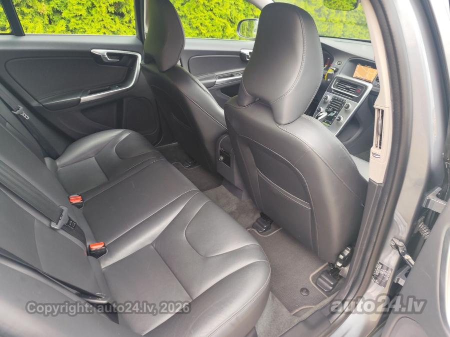 Grey Volvo V60 2017 in Paide, with an engine capacity of 2.00 L and mileage of 204 thousand km for 9990 €, photo 17 on AUTOMOTO.COM.LV