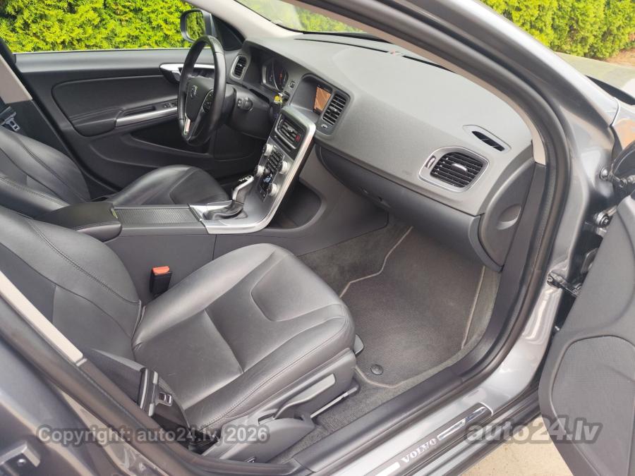 Grey Volvo V60 2017 in Paide, with an engine capacity of 2.00 L and mileage of 204 thousand km for 9990 €, photo 18 on AUTOMOTO.COM.LV