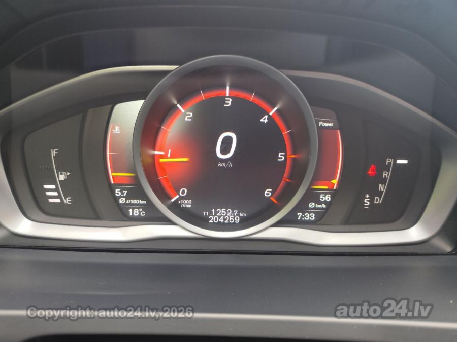 Grey Volvo V60 2017 in Paide, with an engine capacity of 2.00 L and mileage of 204 thousand km for 9990 €, photo 20 on AUTOMOTO.COM.LV