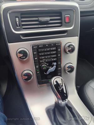 Grey Volvo V60 2017 in Paide, with an engine capacity of 2.00 L and mileage of 204 thousand km for 9990 €, photo 22 on AUTOMOTO.COM.LV