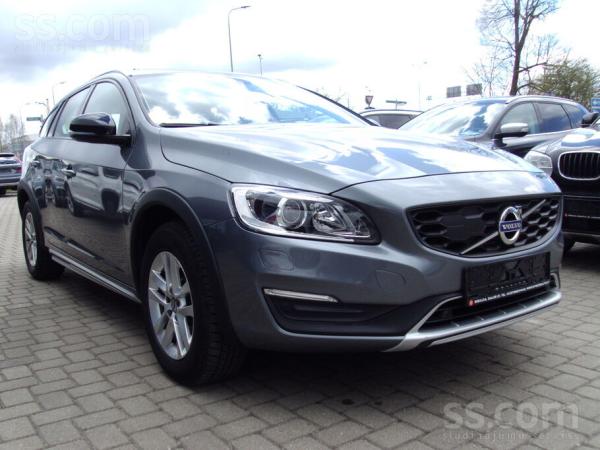 Pelēks Volvo V60 2017 Rīga, ar dzinēja tilpumu 2.00 L un nobraukumu 77 tūkst. km par 15800 €, foto 2 vietnē AUTOMOTO.COM.LV