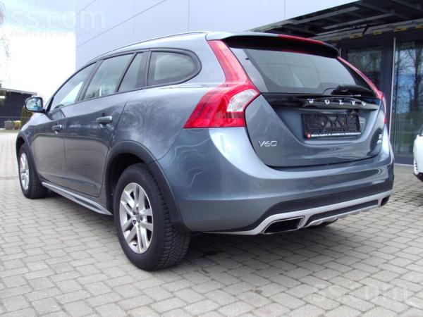 Pelēks Volvo V60 2017 Rīga, ar dzinēja tilpumu 2.00 L un nobraukumu 77 tūkst. km par 15800 €, foto 4 vietnē AUTOMOTO.COM.LV