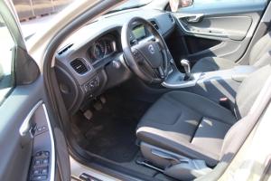 Grey Volvo V60 2017 in Riga, with an engine capacity of 2.00 L and mileage of 190 thousand km for 8500 €, photo 3 on AUTOMOTO.COM.LV