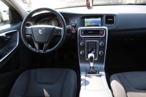 Grey Volvo V60 2017 in Riga, with an engine capacity of 2.00 L and mileage of 190 thousand km for 8500 €, photo 9 on AUTOMOTO.COM.LV