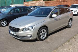 Grey Volvo V60 2017 in Riga, with an engine capacity of 2.00 L and mileage of 190 thousand km for 8500 €, photo 13 on AUTOMOTO.COM.LV