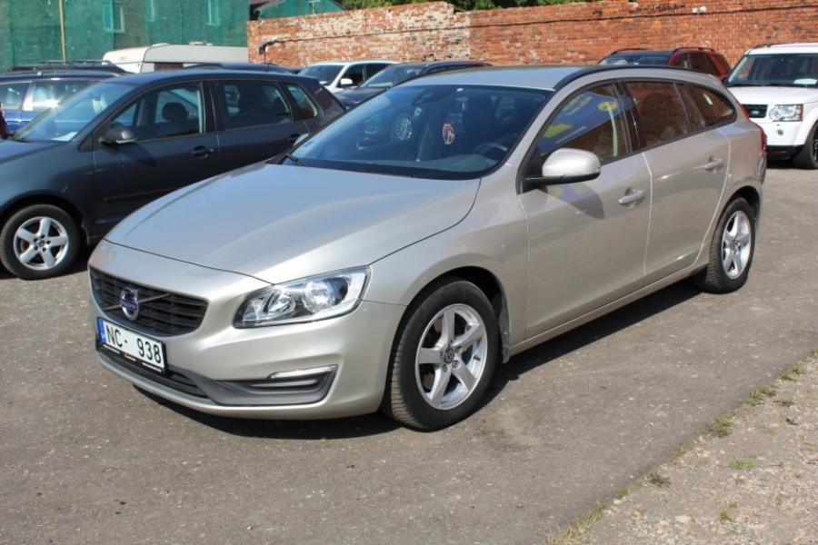 Grey Volvo V60 2017 in Riga, with an engine capacity of 2.00 L and mileage of 190 thousand km for 8500 €, photo 13 on AUTOMOTO.COM.LV