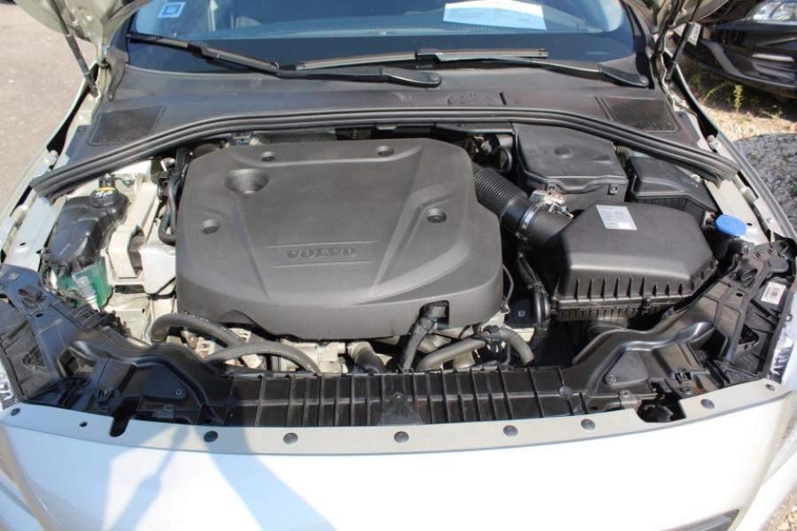 Grey Volvo V60 2017 in Riga, with an engine capacity of 2.00 L and mileage of 190 thousand km for 8500 €, photo 15 on AUTOMOTO.COM.LV