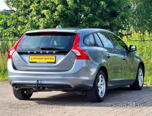 Grey Volvo V60 2017 in Tartu, with an engine capacity of 2.00 L and mileage of 236 thousand km for 9490 €, photo 3 on AUTOMOTO.COM.LV