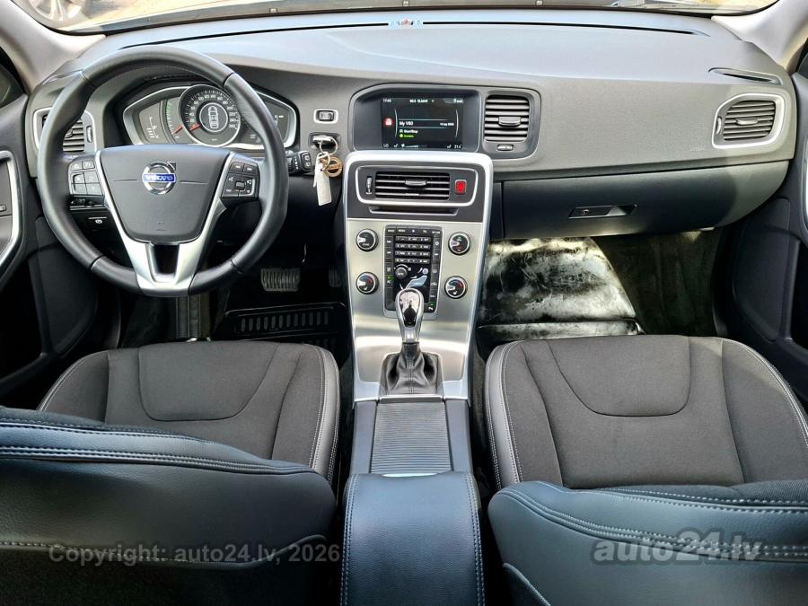 Grey Volvo V60 2017 in Tartu, with an engine capacity of 2.00 L and mileage of 236 thousand km for 9490 €, photo 6 on AUTOMOTO.COM.LV