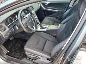 Grey Volvo V60 2017 in Tartu, with an engine capacity of 2.00 L and mileage of 236 thousand km for 9490 €, photo 7 on AUTOMOTO.COM.LV