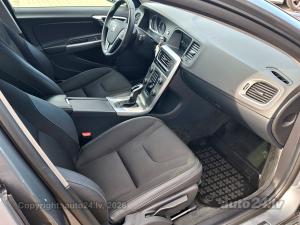 Grey Volvo V60 2017 in Tartu, with an engine capacity of 2.00 L and mileage of 236 thousand km for 9490 €, photo 8 on AUTOMOTO.COM.LV