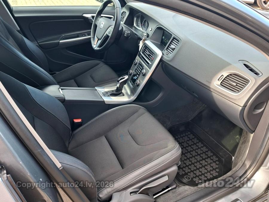 Grey Volvo V60 2017 in Tartu, with an engine capacity of 2.00 L and mileage of 236 thousand km for 9490 €, photo 8 on AUTOMOTO.COM.LV
