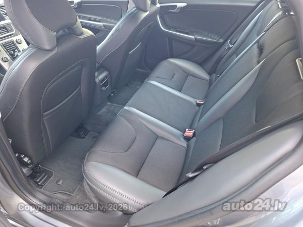 Grey Volvo V60 2017 in Tartu, with an engine capacity of 2.00 L and mileage of 236 thousand km for 9490 €, photo 8 on AUTOMOTO.COM.LV