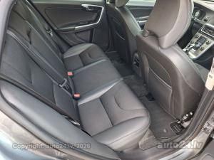 Grey Volvo V60 2017 in Tartu, with an engine capacity of 2.00 L and mileage of 236 thousand km for 9490 €, photo 10 on AUTOMOTO.COM.LV