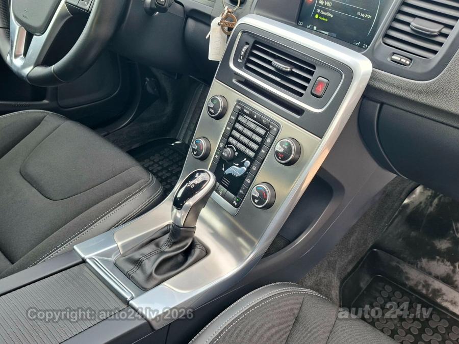 Grey Volvo V60 2017 in Tartu, with an engine capacity of 2.00 L and mileage of 236 thousand km for 9490 €, photo 11 on AUTOMOTO.COM.LV