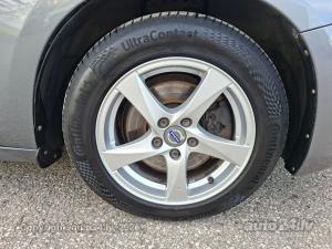 Grey Volvo V60 2017 in Tartu, with an engine capacity of 2.00 L and mileage of 236 thousand km for 9490 €, photo 15 on AUTOMOTO.COM.LV