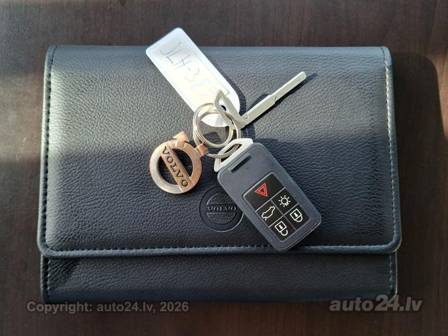 Grey Volvo V60 2017 in Tartu, with an engine capacity of 2.00 L and mileage of 236 thousand km for 9490 €, photo 16 on AUTOMOTO.COM.LV