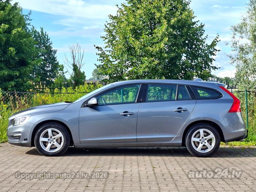 Grey Volvo V60 2017 in Tartu, with an engine capacity of 2.00 L and mileage of 236 thousand km for 9490 €, photo 17 on AUTOMOTO.COM.LV