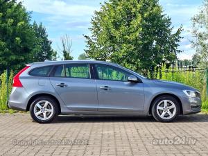 Grey Volvo V60 2017 in Tartu, with an engine capacity of 2.00 L and mileage of 236 thousand km for 9490 €, photo 18 on AUTOMOTO.COM.LV