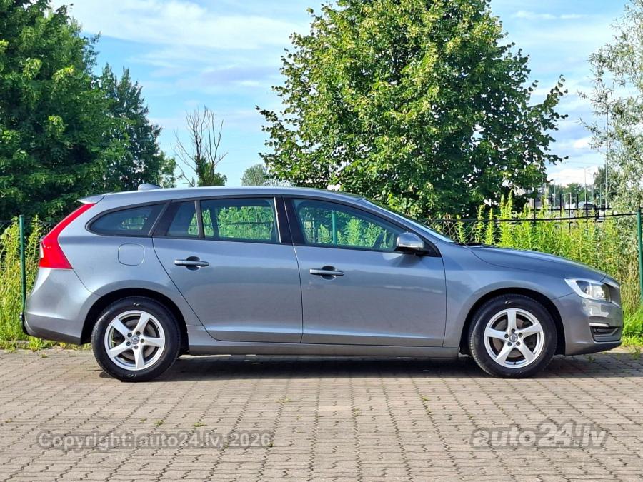 Grey Volvo V60 2017 in Tartu, with an engine capacity of 2.00 L and mileage of 236 thousand km for 9490 €, photo 18 on AUTOMOTO.COM.LV