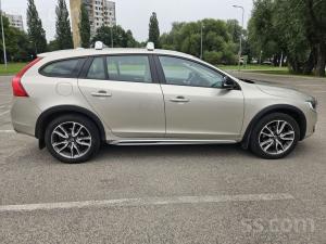 Grey Volvo V60 2017 in Riga, with an engine capacity of 2.00 L and mileage of 148 thousand km for 14500 €, photo 3 on AUTOMOTO.COM.LV