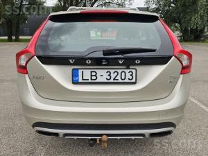 Grey Volvo V60 2017 in Riga, with an engine capacity of 2.00 L and mileage of 148 thousand km for 14500 €, photo 5 on AUTOMOTO.COM.LV