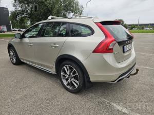 Grey Volvo V60 2017 in Riga, with an engine capacity of 2.00 L and mileage of 148 thousand km for 14500 €, photo 6 on AUTOMOTO.COM.LV