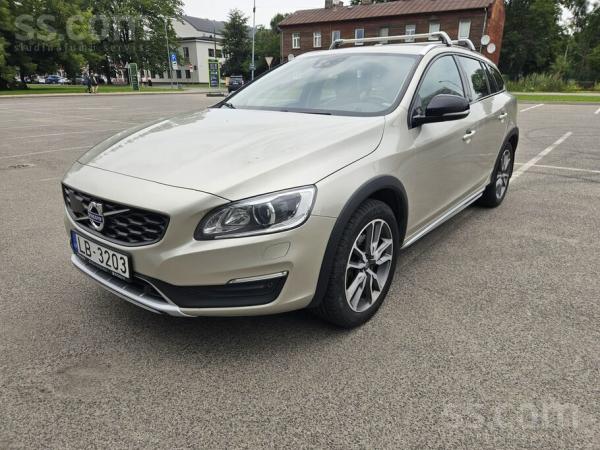 Pelēks Volvo V60 2017 Rīga, ar dzinēja tilpumu 2.00 L un nobraukumu 148 tūkst. km par 14500 €, foto 7 vietnē AUTOMOTO.COM.LV