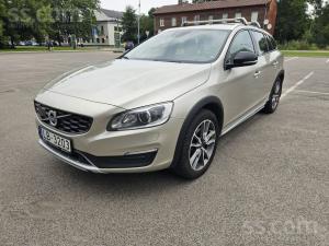 Grey Volvo V60 2017 in Riga, with an engine capacity of 2.00 L and mileage of 148 thousand km for 14500 €, photo 8 on AUTOMOTO.COM.LV