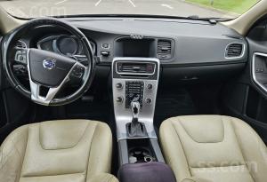 Grey Volvo V60 2017 in Riga, with an engine capacity of 2.00 L and mileage of 148 thousand km for 14500 €, photo 9 on AUTOMOTO.COM.LV