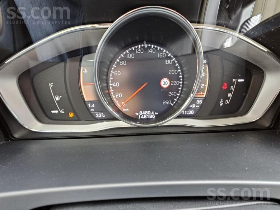 Grey Volvo V60 2017 in Riga, with an engine capacity of 2.00 L and mileage of 148 thousand km for 14500 €, photo 10 on AUTOMOTO.COM.LV