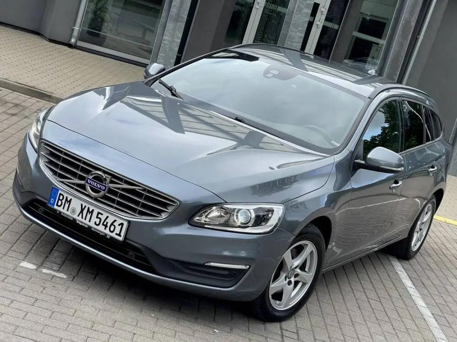 Grey Volvo V60 2017 in Jurmala, with an engine capacity of 2.00 L and mileage of 232 thousand km for 8250 €, photo 1 on AUTOMOTO.COM.LV